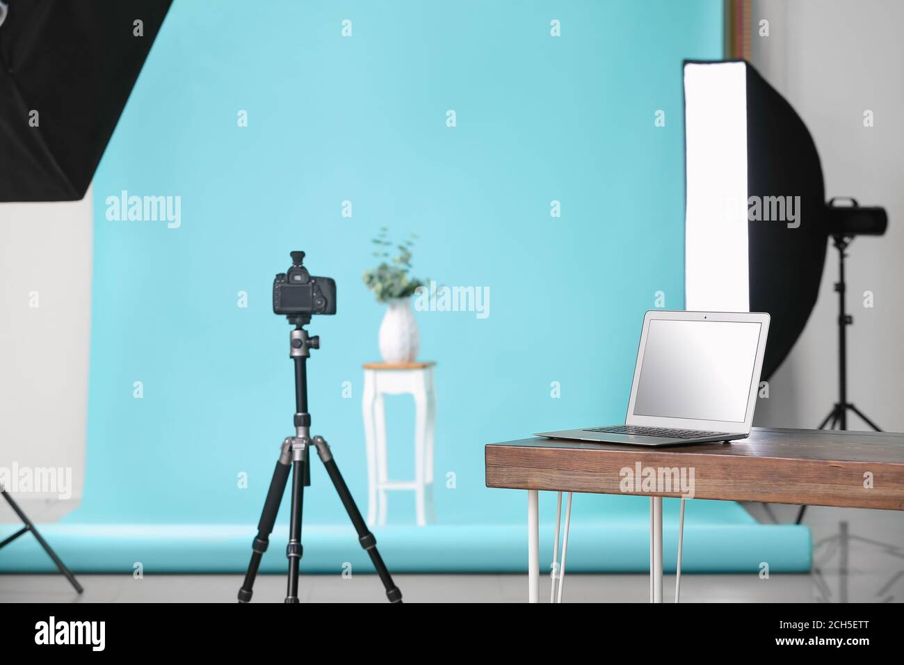 Interior of modern photo studio Stock Photo - Alamy