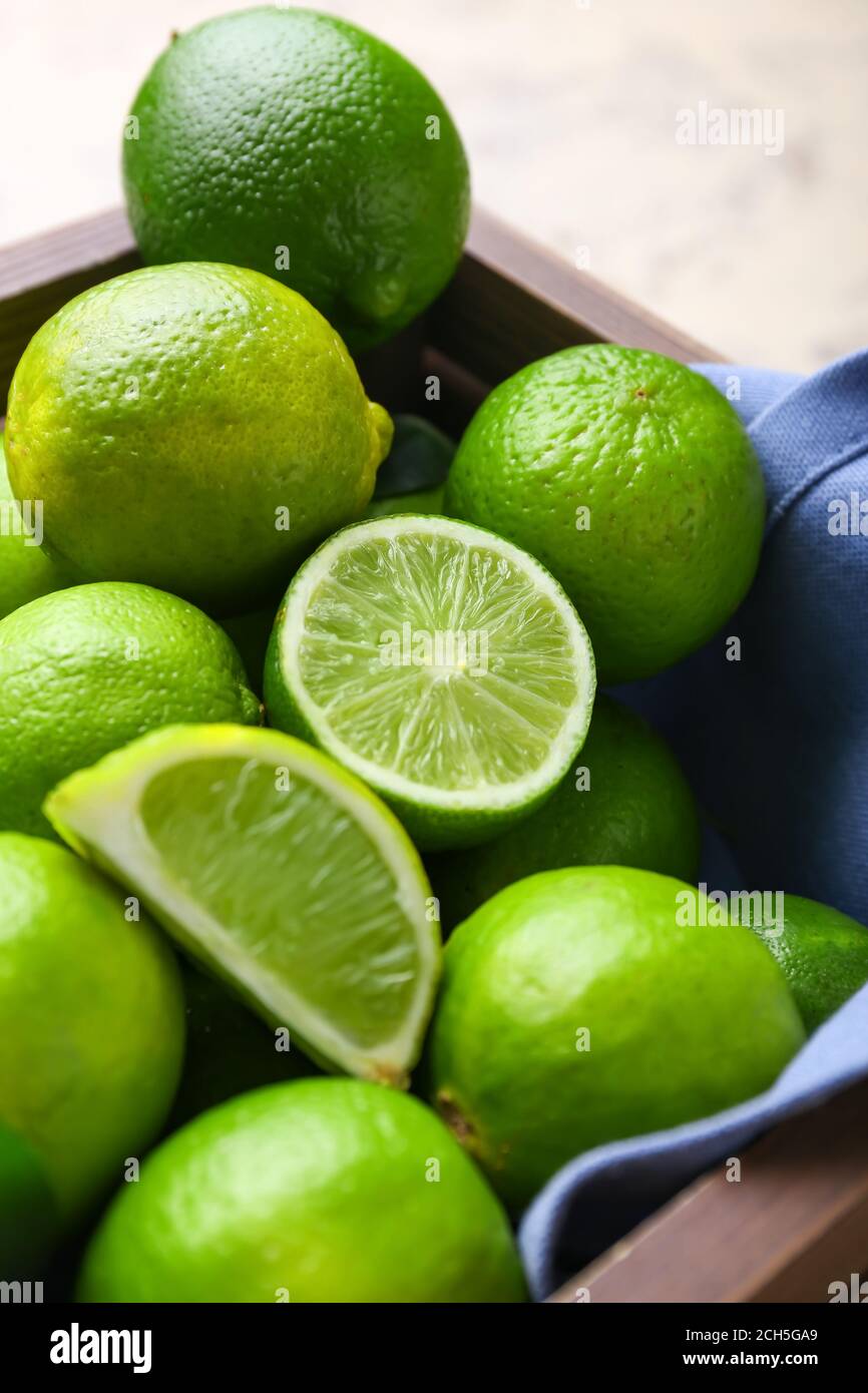 Box of limes hi-res stock photography and images - Alamy