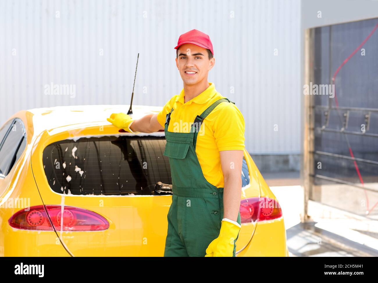 Worker of car wash cleaning modern automobile Stock Photo - Alamy