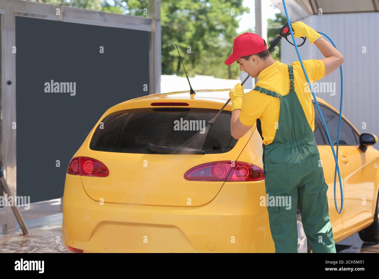 Worker of car wash cleaning modern automobile Stock Photo - Alamy