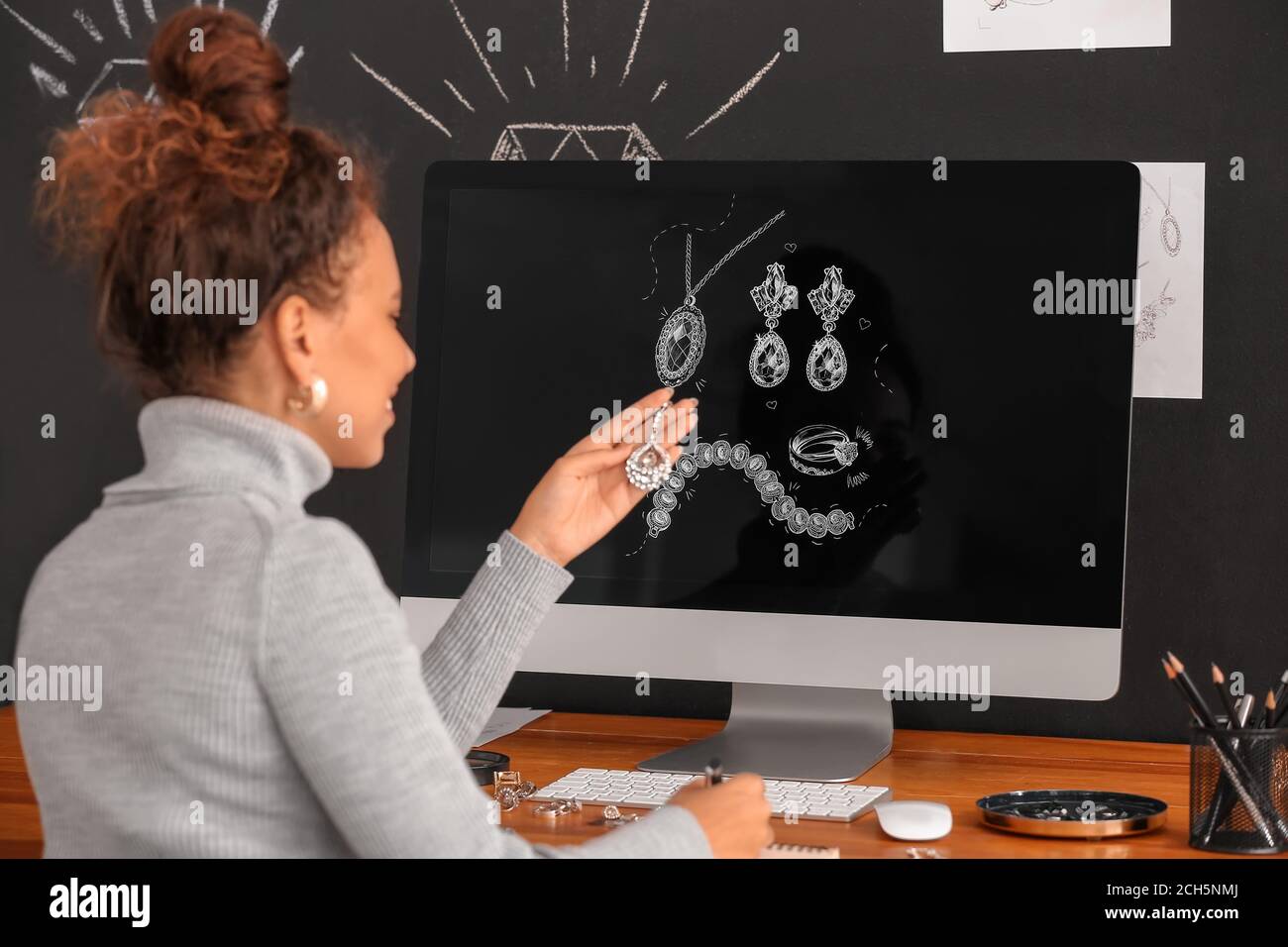 American jewelry designer hi-res stock photography and images - Alamy