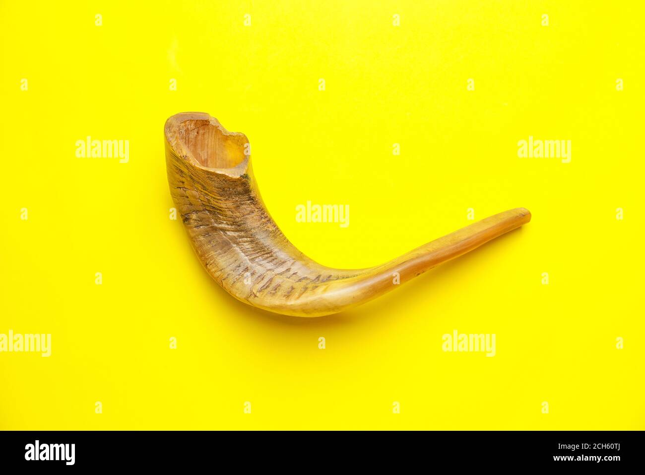 Shofar on color background. Rosh Hashanah (Jewish New Year) celebration ...