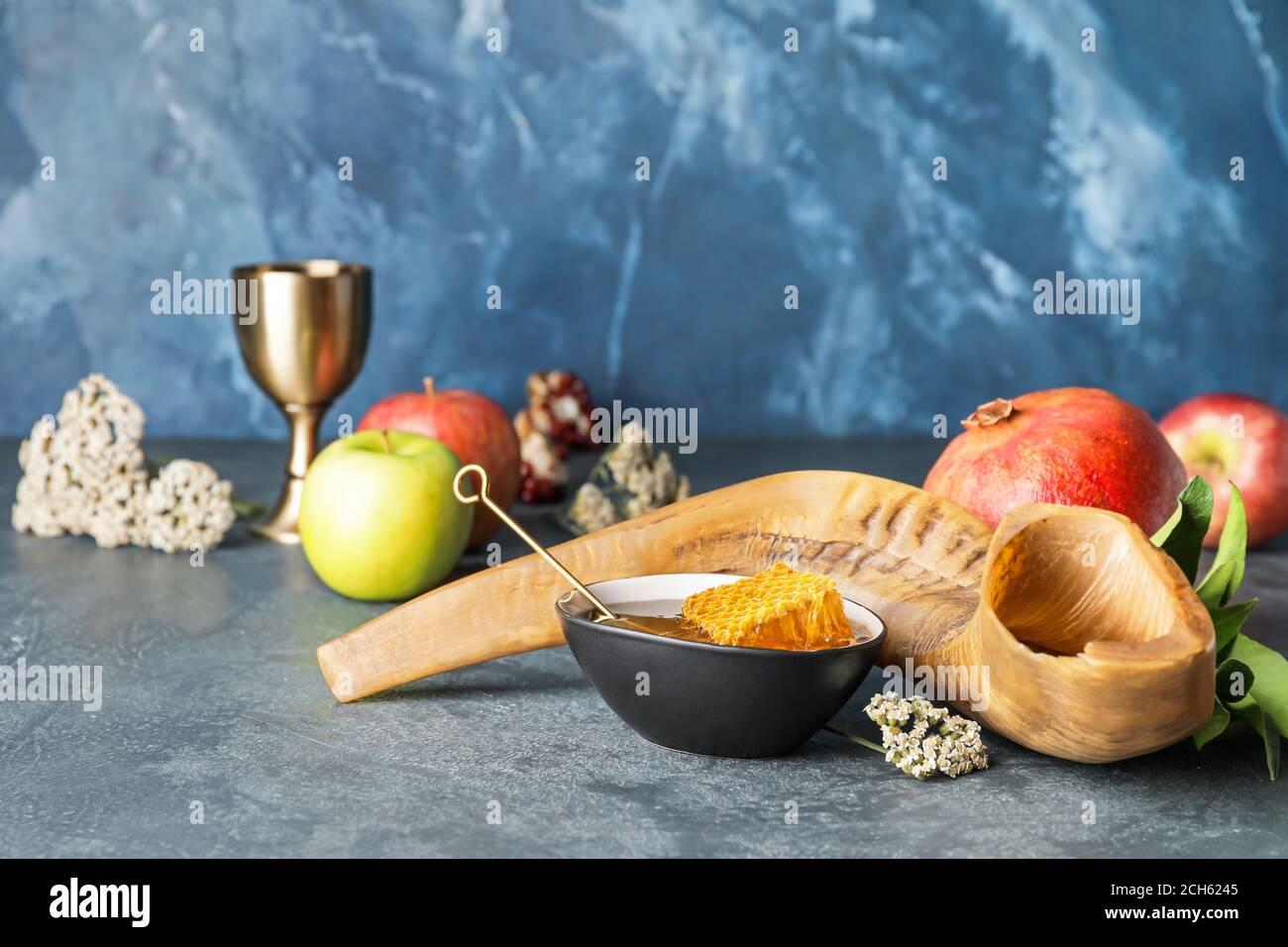 Shofar with honey and fruits on table. Rosh Hashanah (Jewish New Year ...