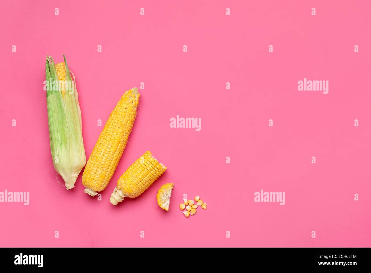 Fresh corn cobs on color background Stock Photo - Alamy