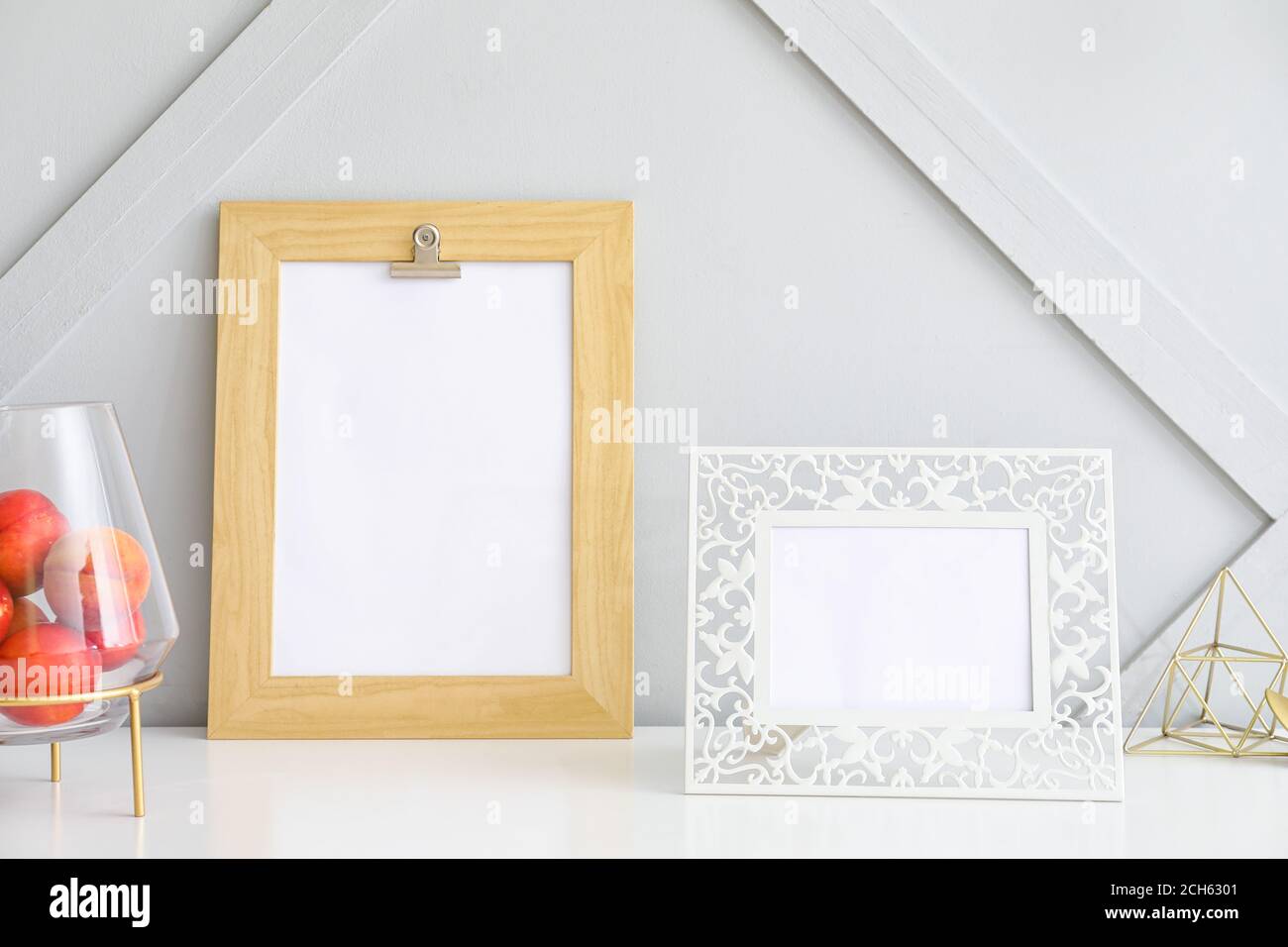 Frames on table hi-res stock photography and images - Alamy
