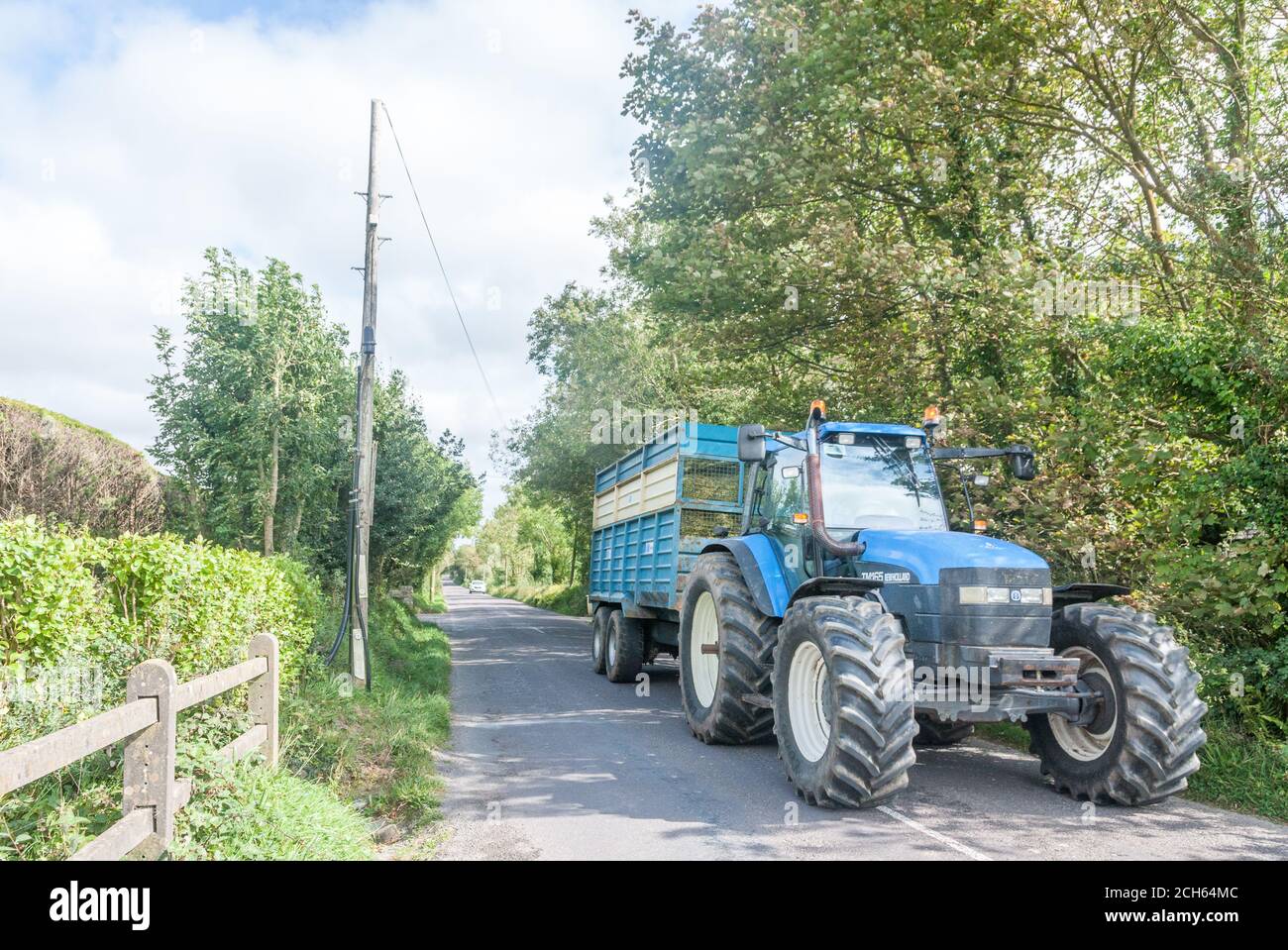 Farmer ireland combine harvester hi-res stock photography and images ...