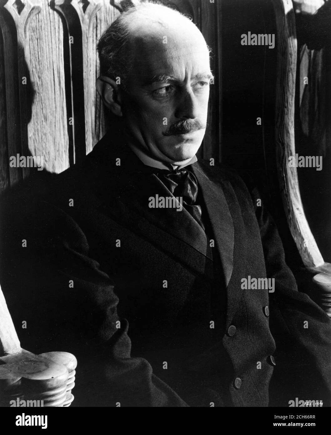 Kind hearts and coronets film hi-res stock photography and images - Alamy