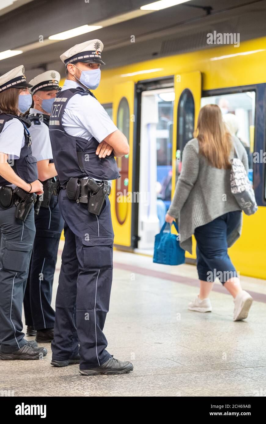 Stuttgart, Germany. 14th Sep, 2020. Police officers check at a public ...