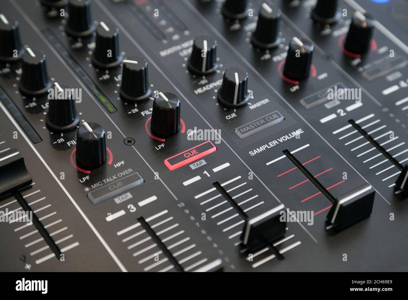 Disc jockey machine hi-res stock photography and images - Alamy