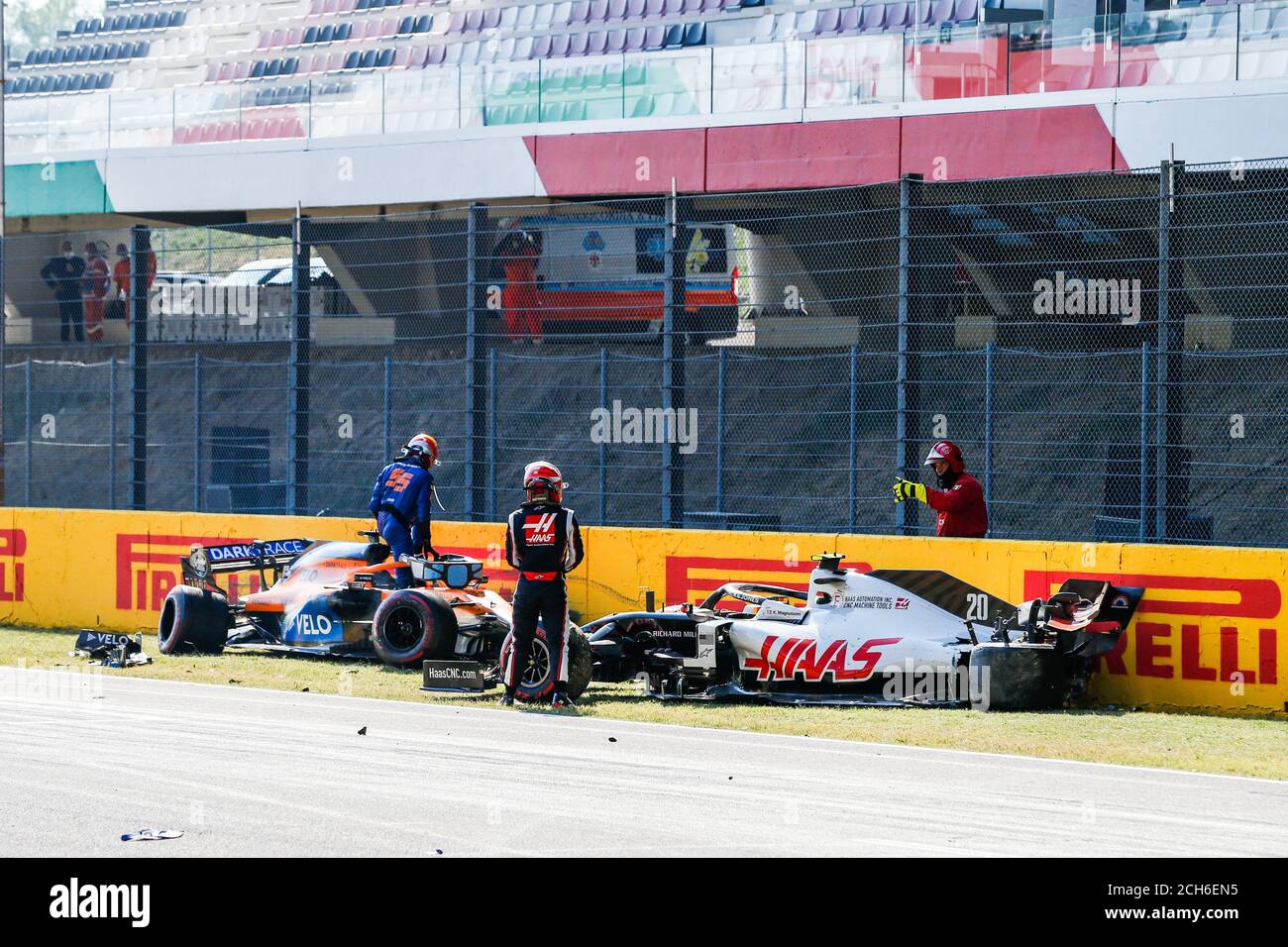 crash, accident, 20 MAGNUSSEN Kevin (dnk), Haas F1 Team VF-20 Ferrari ...