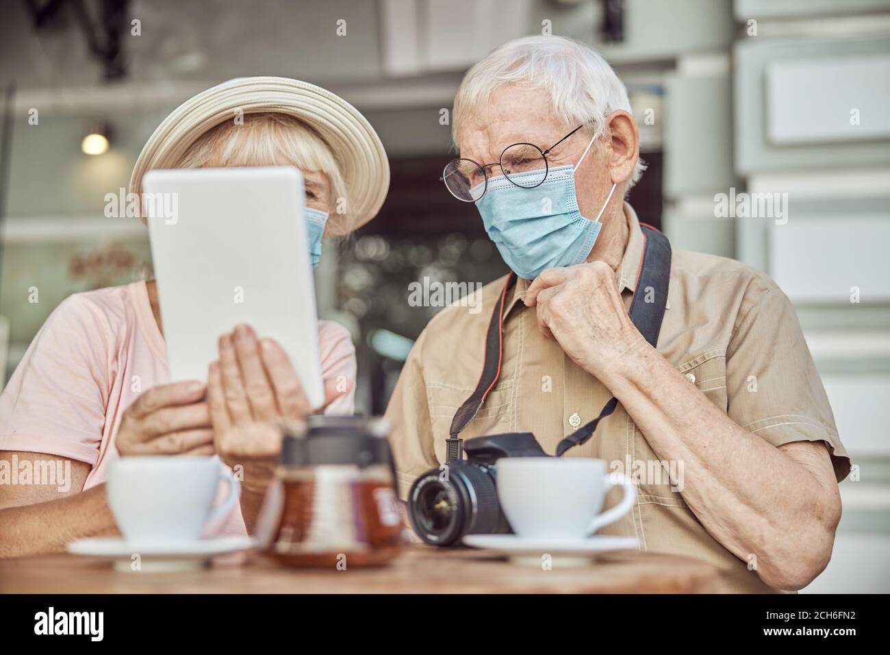 Couple staring outdoor hi-res stock photography and images - Alamy