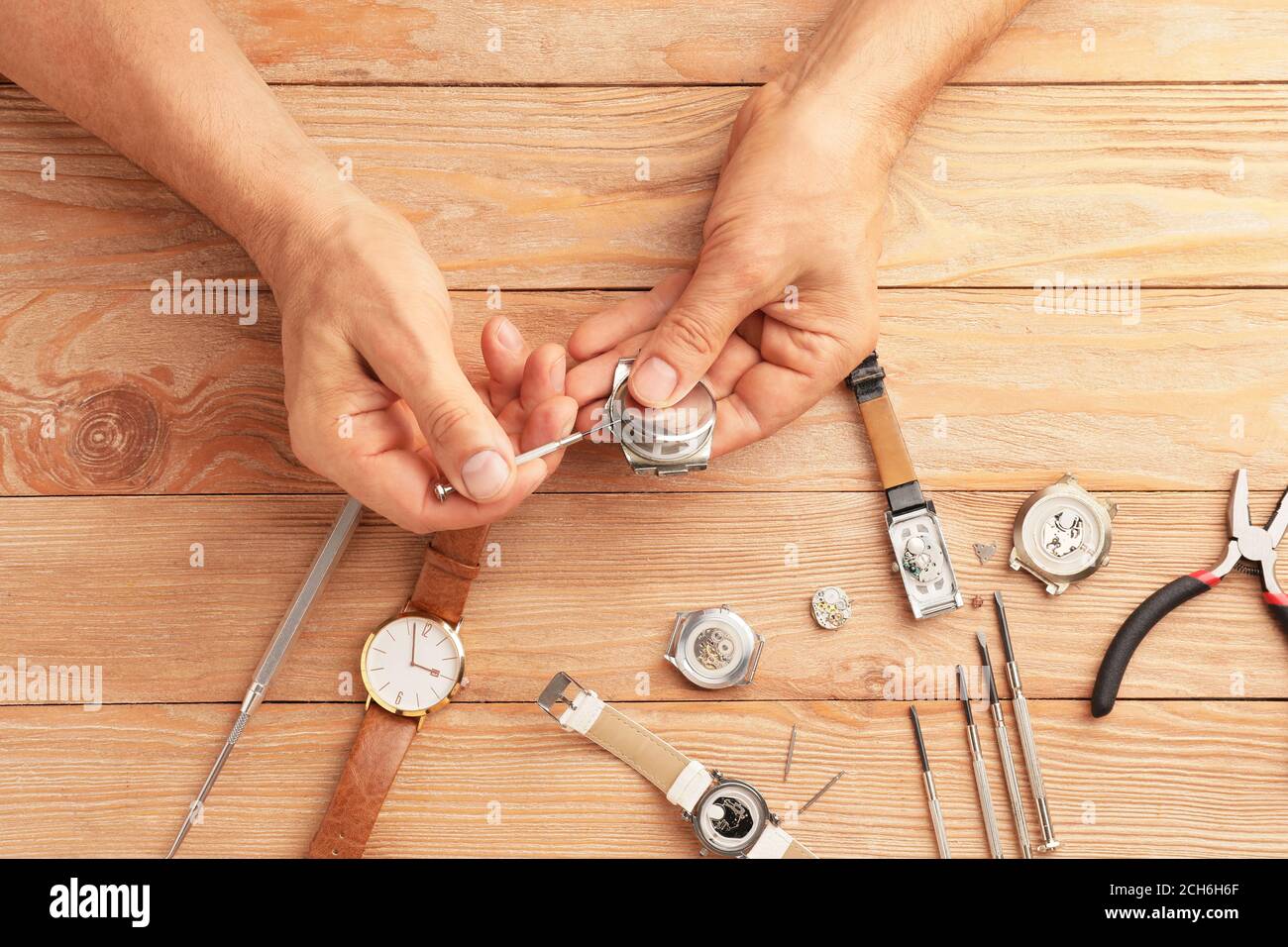 Broken watch hi-res stock photography and images - Alamy