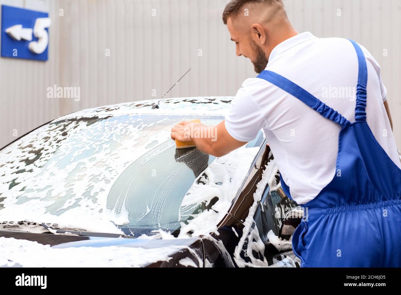 Guy washing car wash hi-res stock photography and images - Alamy