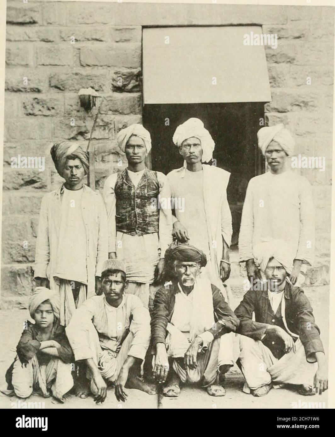 Gond tribe hi-res stock photography and images - Alamy