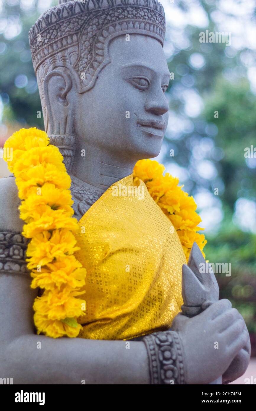 Robed statue hi-res stock photography and images - Alamy