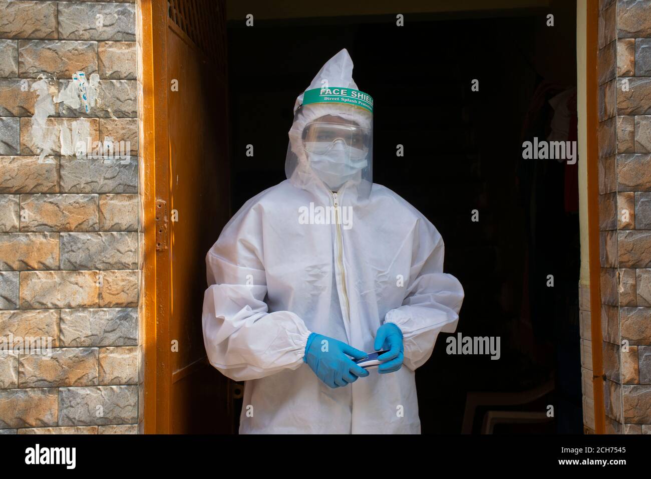 Doctor ppe kit india hi-res stock photography and images - Alamy