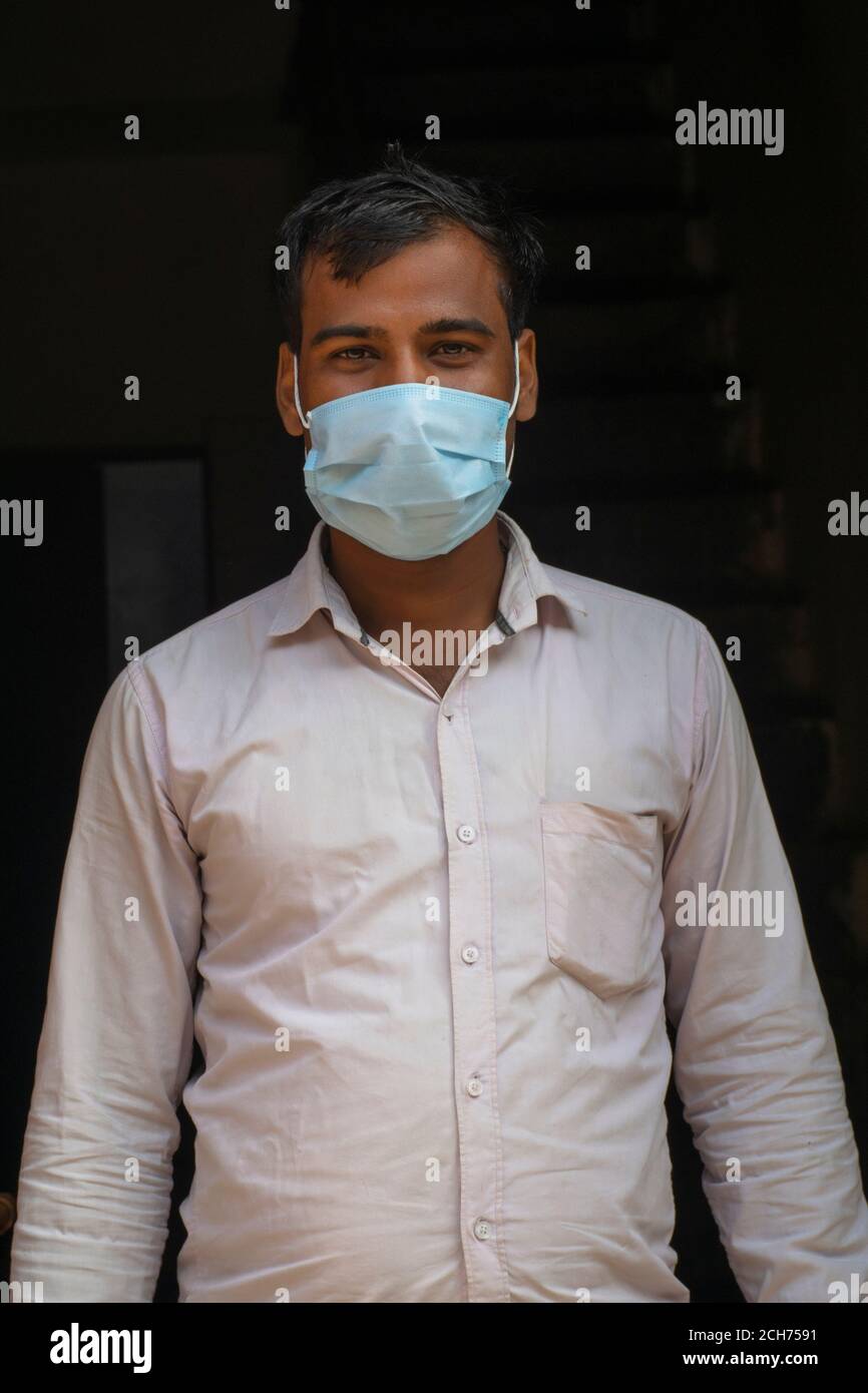 man standing at the door wearing face mask Stock Photo - Alamy