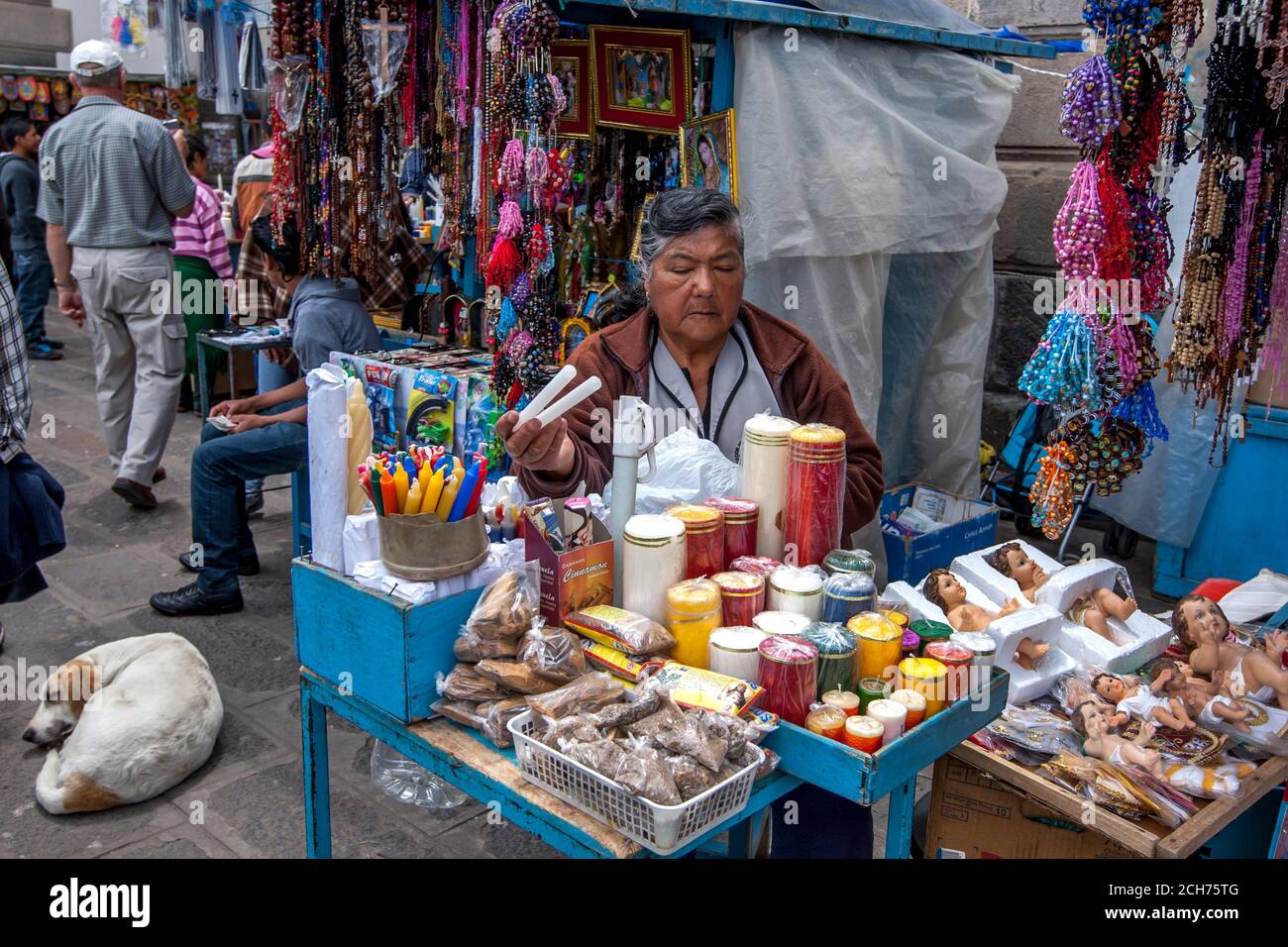 Outdoor market ecuador hi-res stock photography and images - Alamy