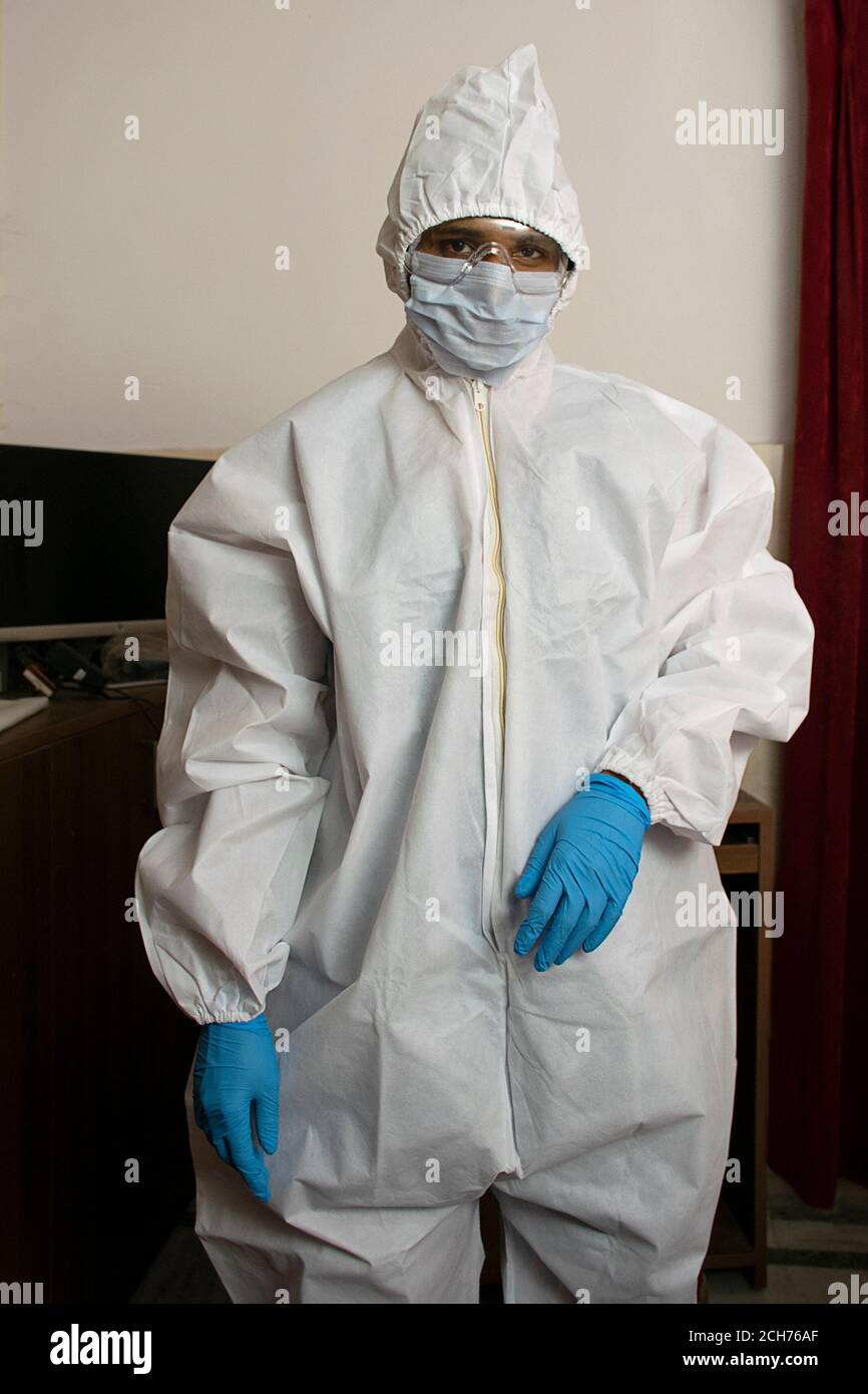 Doctor ppe kit india hi-res stock photography and images - Alamy