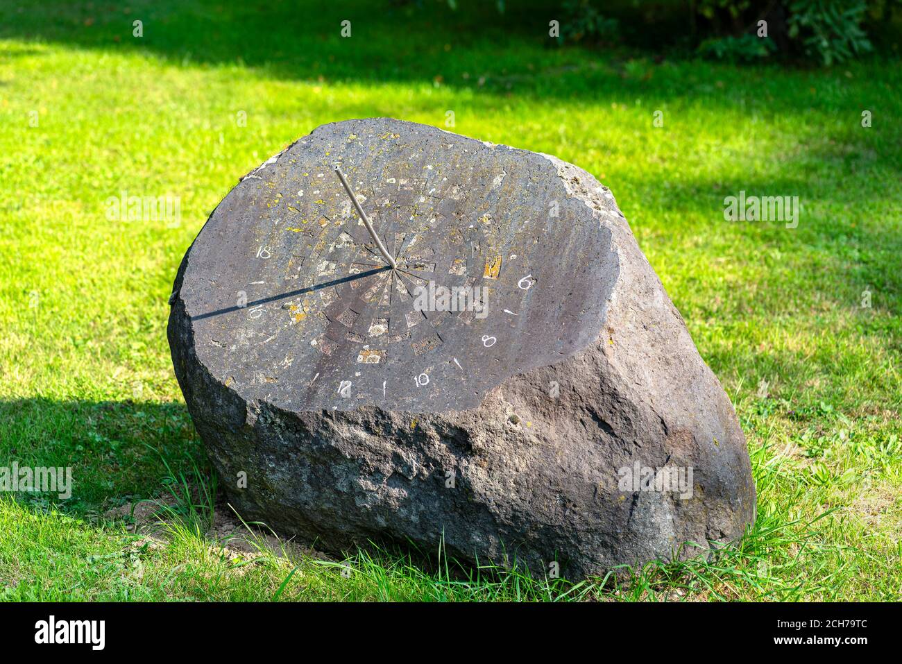 Antique sundials hi-res stock photography and images - Alamy