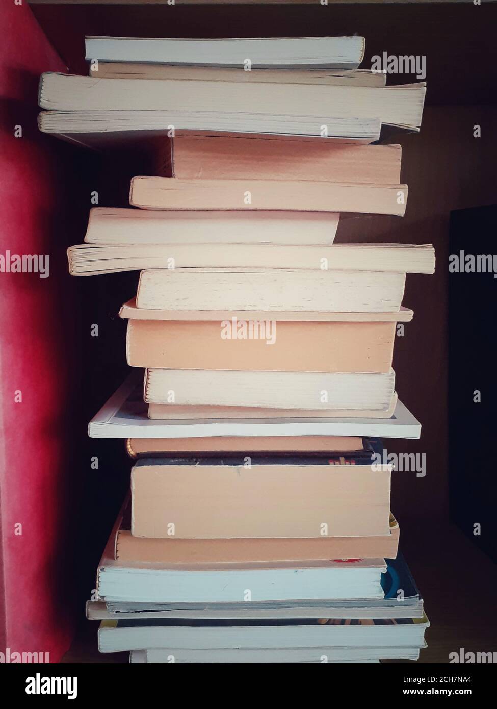 Books pile hi-res stock photography and images - Alamy