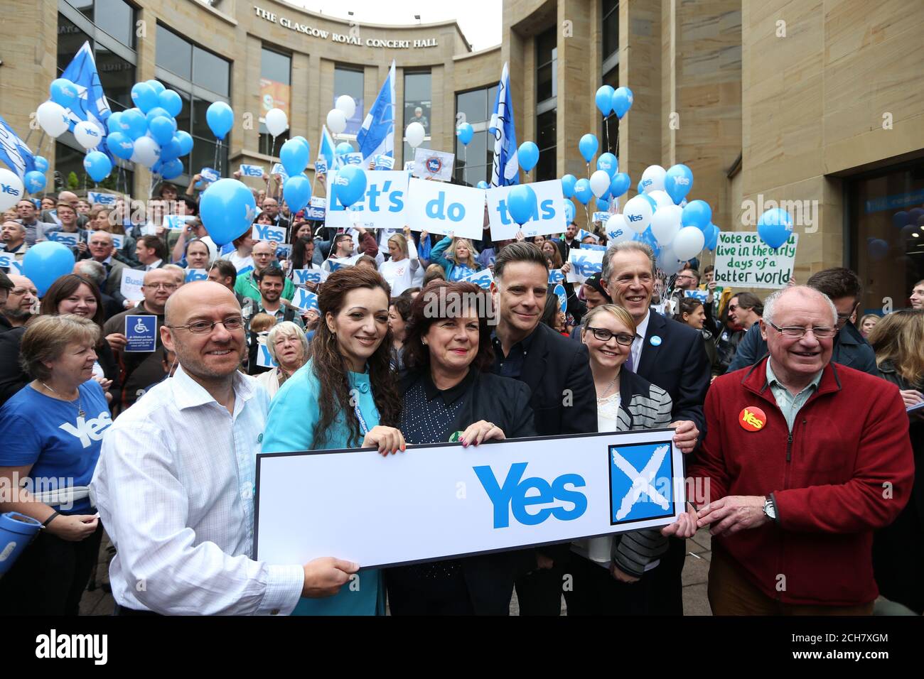 Yes supporters (from left) Scottish Green Party leader Patrick Harvie ...