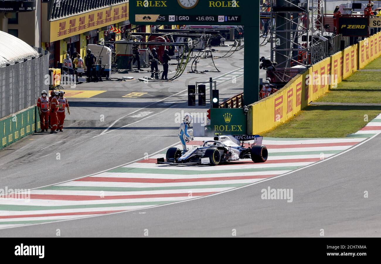 Crash involving MAGNUSSEN Kevin (dnk), Haas F1 Team VF-20 Ferrari ...