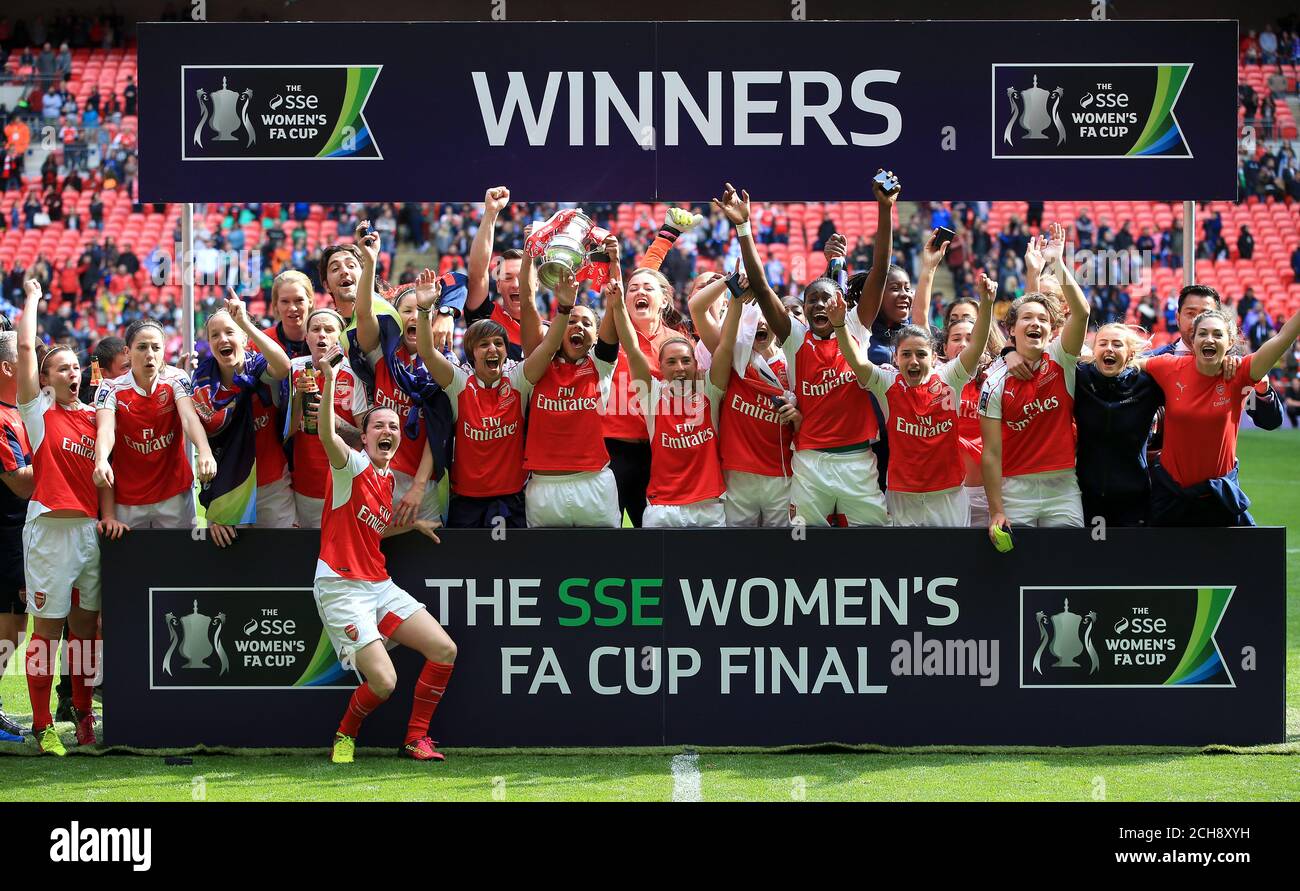 Arsenal players celebrate their victory after winning the SSE Women's ...