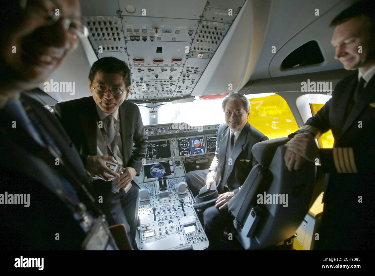 Airbus a350 cockpit hi-res stock photography and images - Alamy