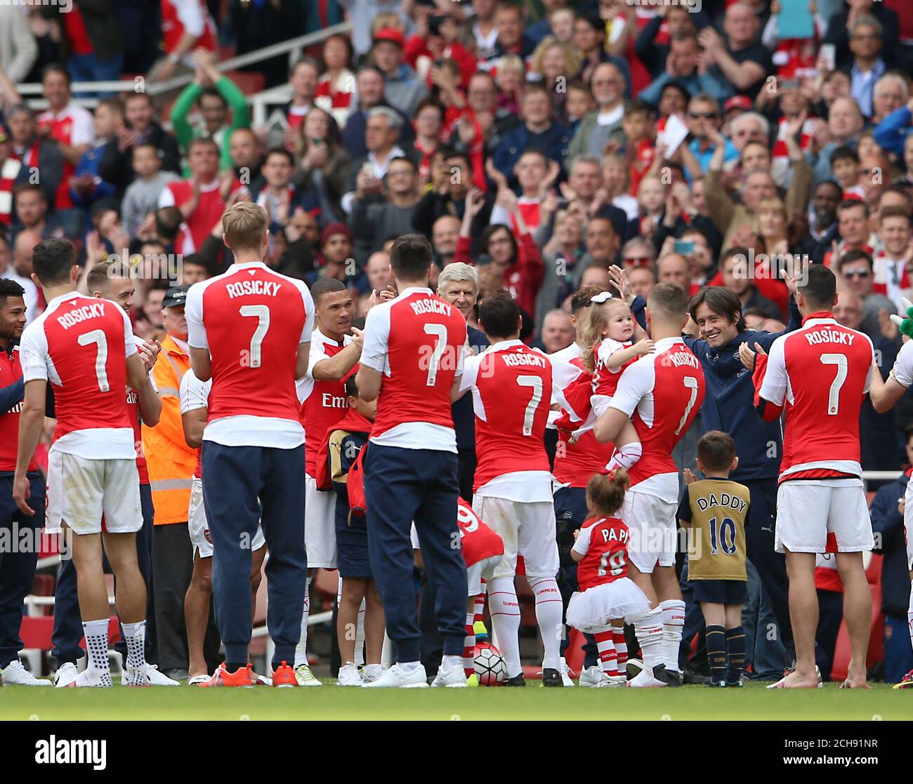 Arsenal players wear number 7 shirts in honour of Tomas Rosicky during ...