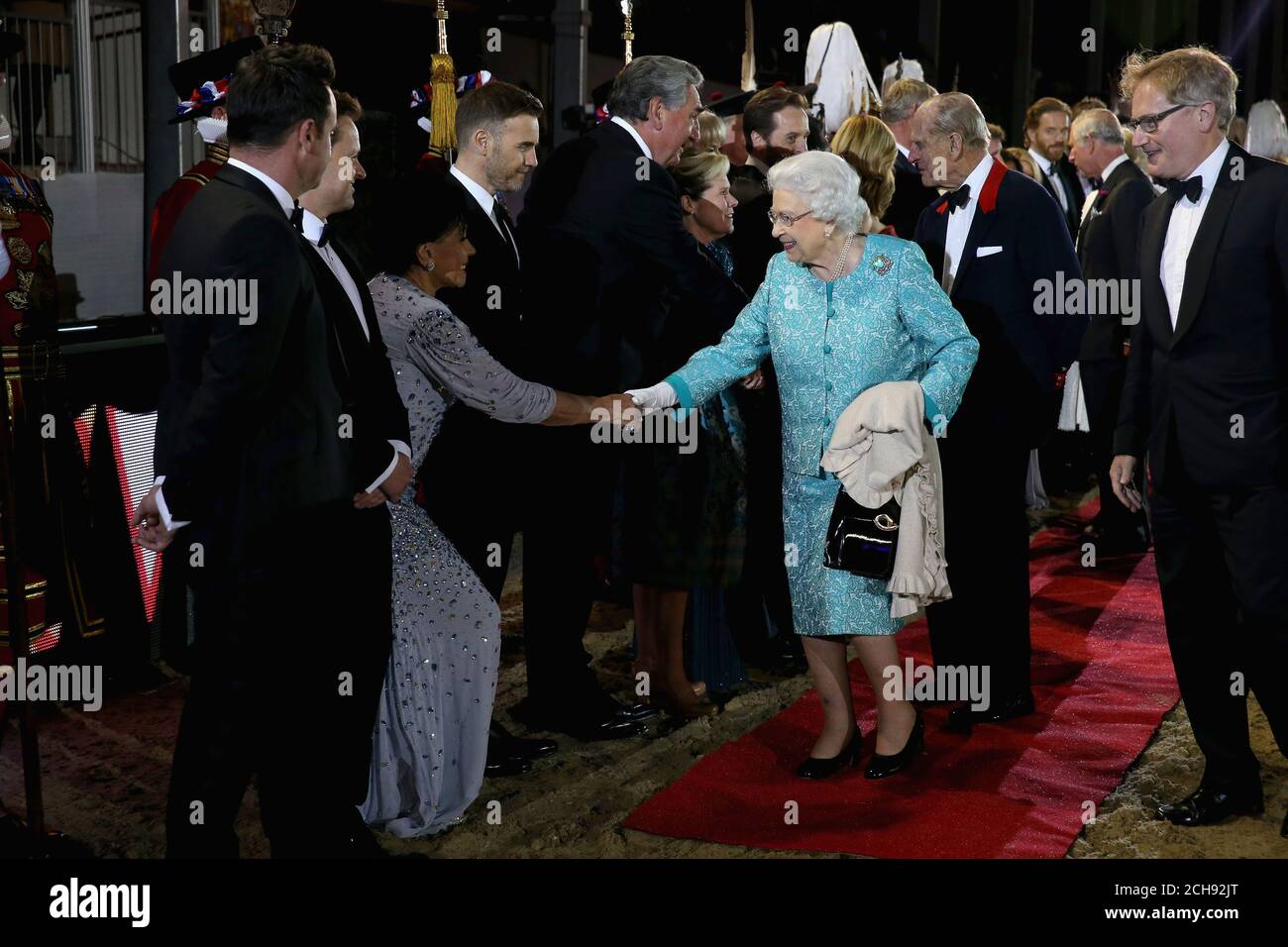 Queen elizabeth ii dame shirley bassey hi-res stock photography and ...
