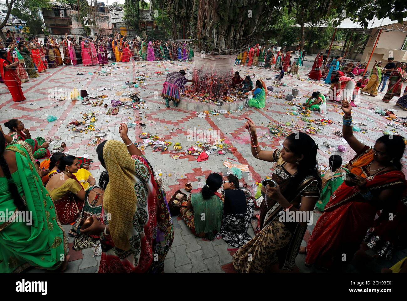 Banyan tree threads hi-res stock photography and images - Alamy