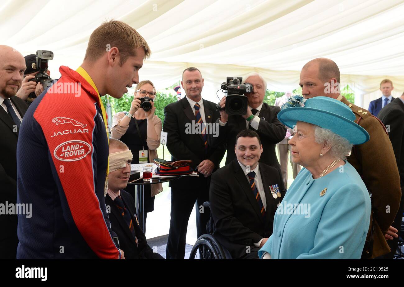 Queen Elizabeth II meets gold medal winning Invictus Games athlete Luke ...