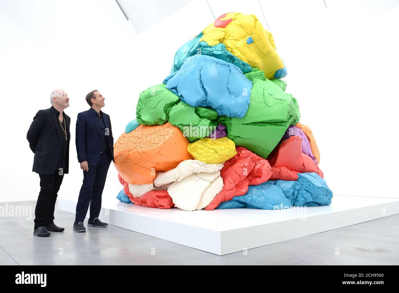 Damien hirst beside hi-res stock photography and images - Alamy