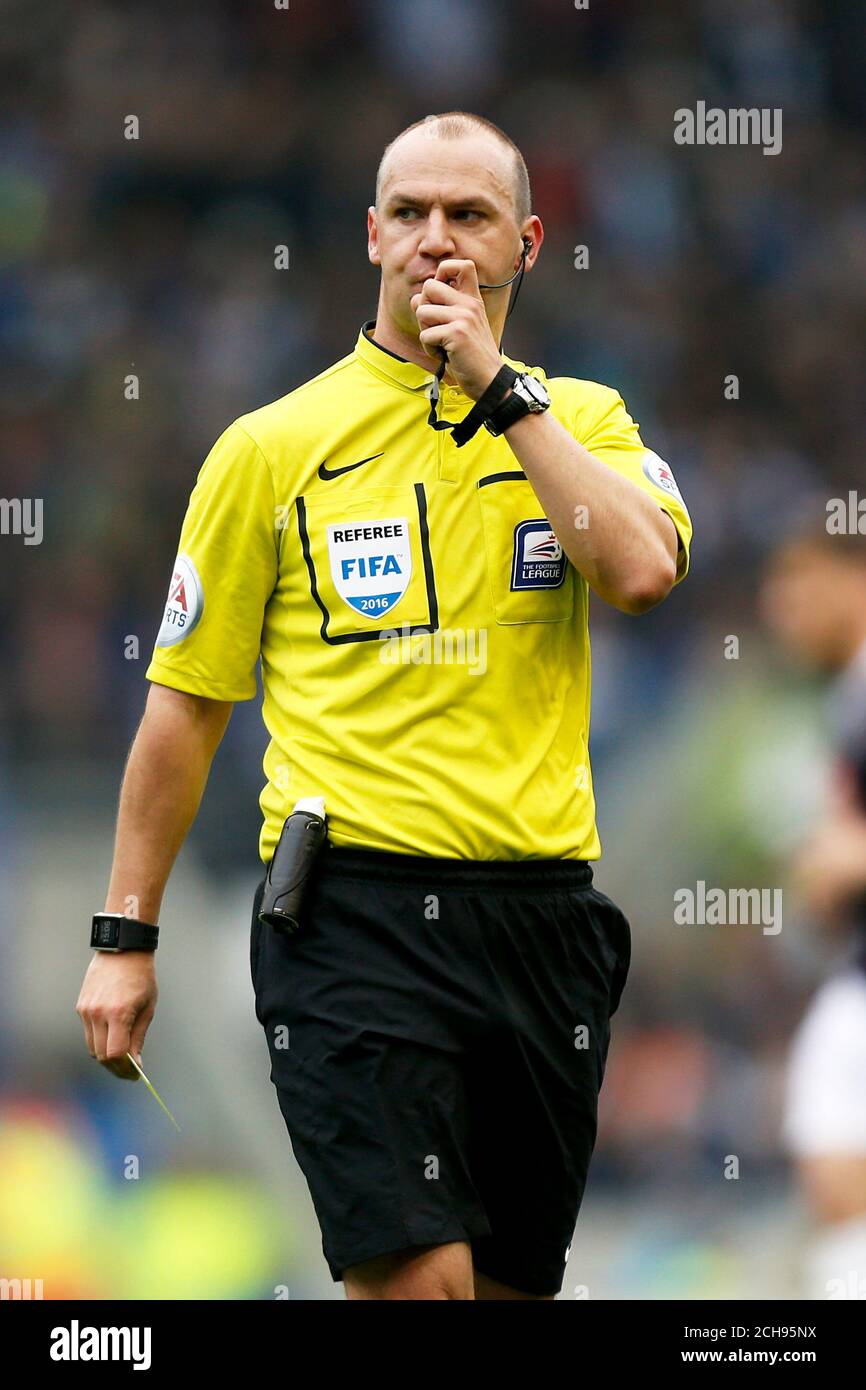Bobby Madley, match referee Stock Photo - Alamy