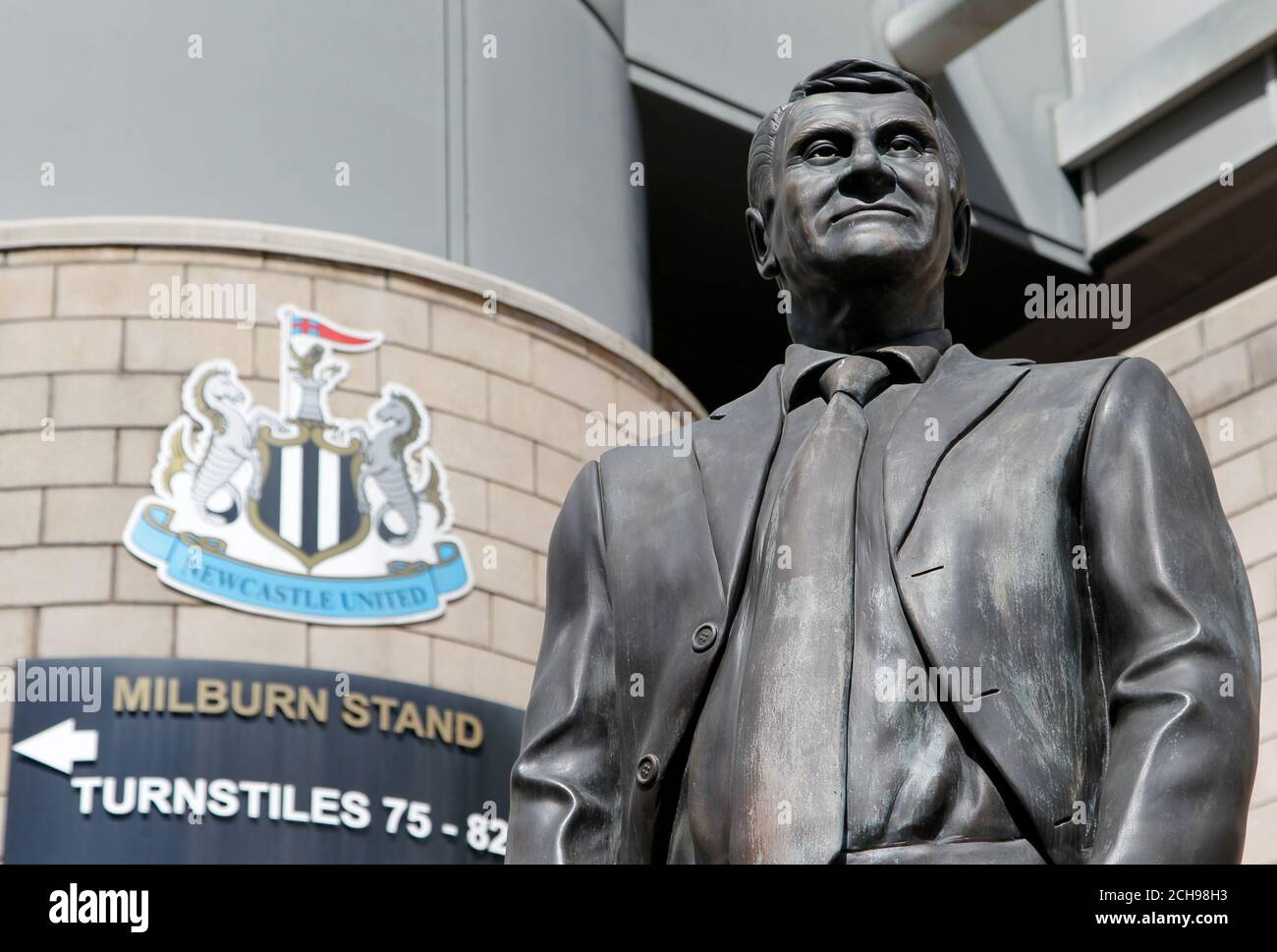 Sir bobby robson statue outside st james park hi-res stock photography ...