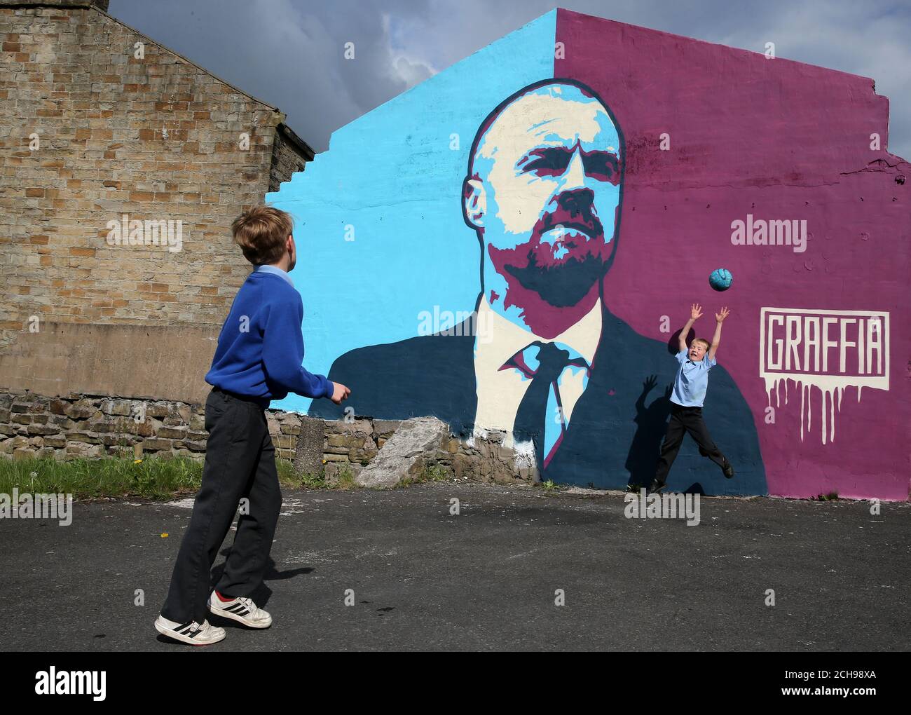 Football mural hi-res stock photography and images - Alamy