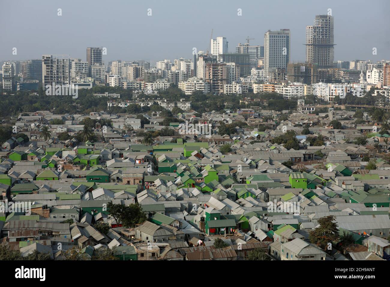 Slum life dhaka bangladesh hi-res stock photography and images - Alamy