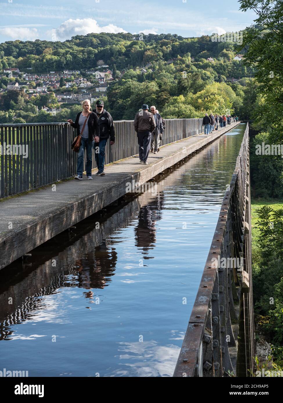 Walking trough canal hi-res stock photography and images - Alamy