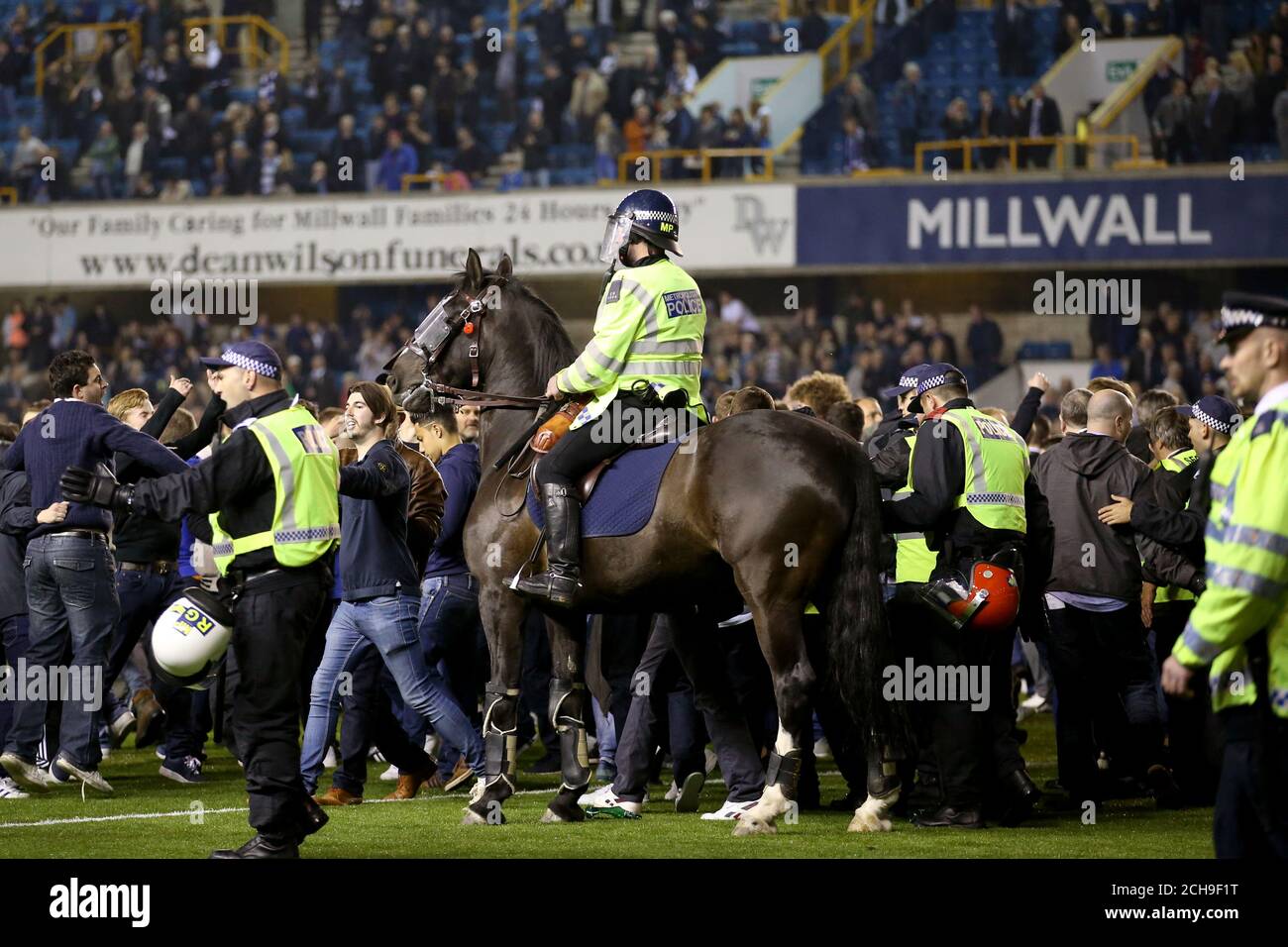 Mounted police millwall fans invade pitch to celebrate reaching final ...