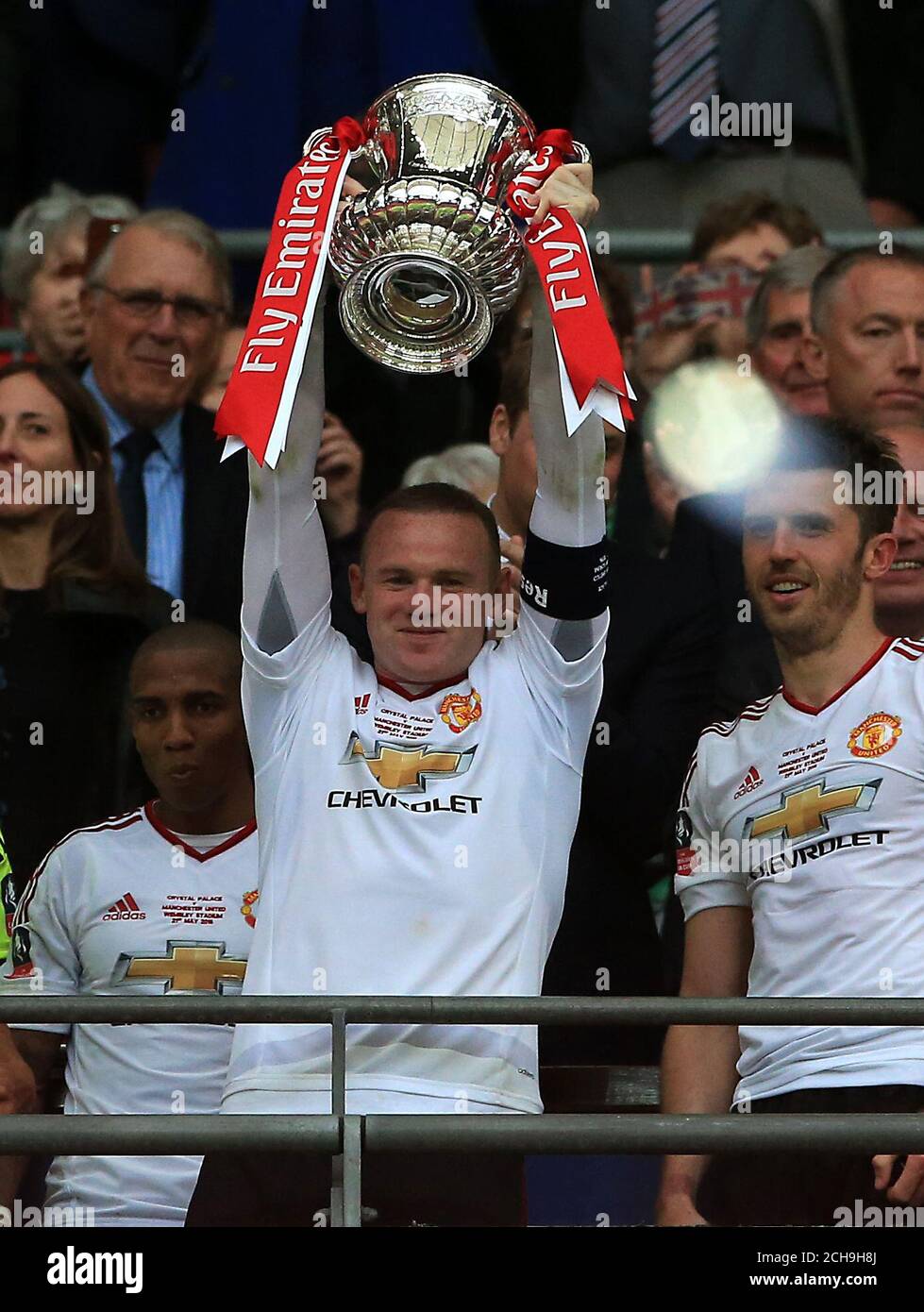 2016 fa cup final trophy hi-res stock photography and images - Alamy
