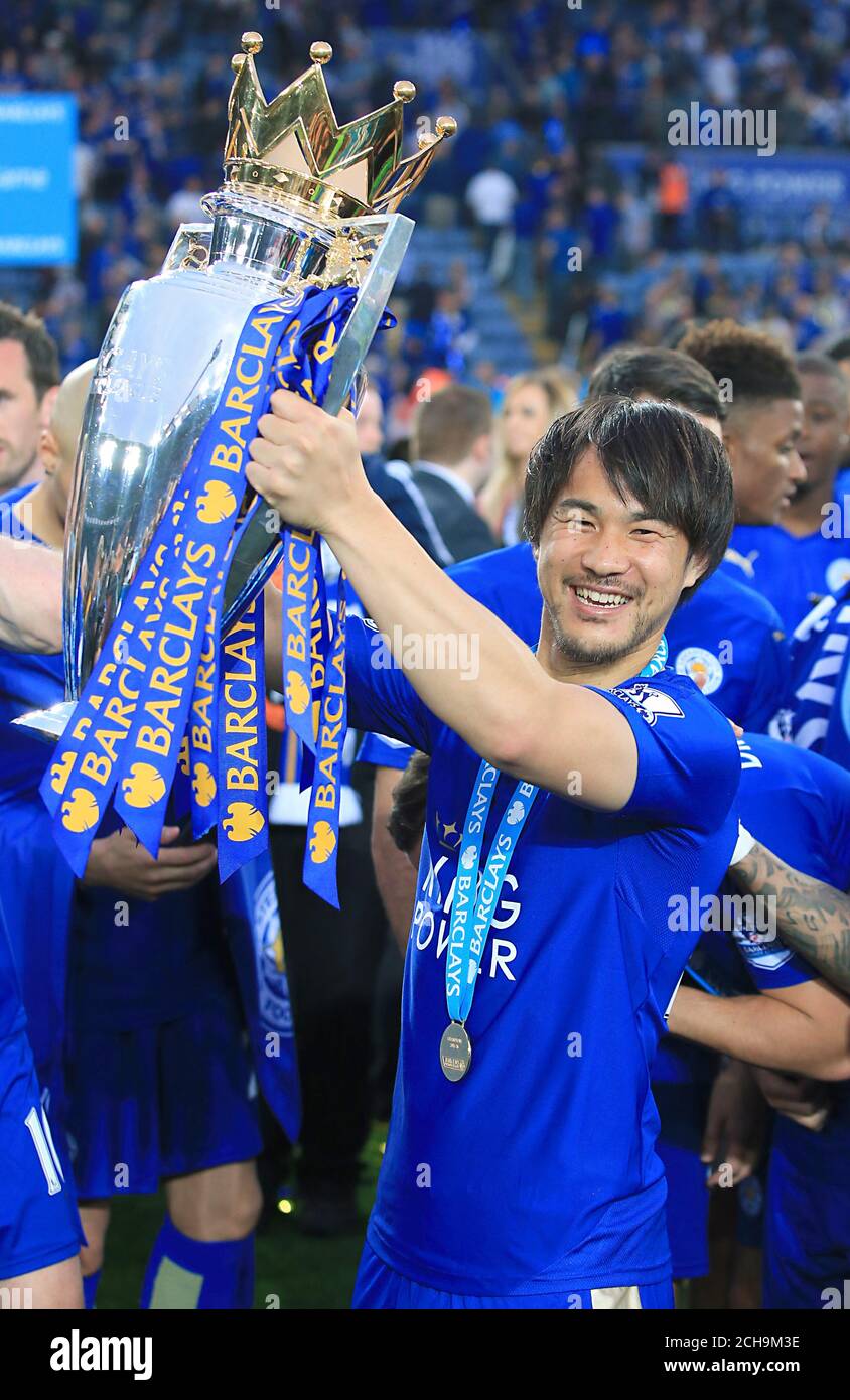 Shinji okazaki premier league trophy hi-res stock photography and ... Shinji okazaki premier league trophy hi-res stock photography and ...