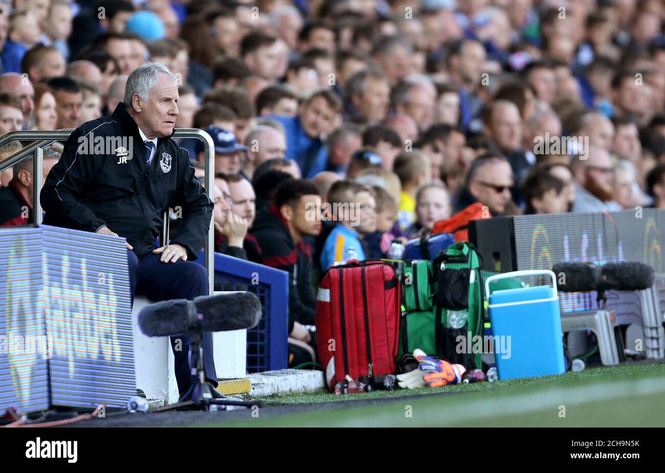 Everton caretaker manager Joe Royle Stock Photo - Alamy