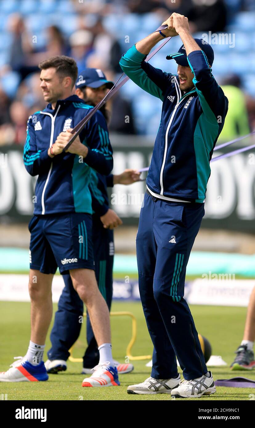Steven finn stretch out hi-res stock photography and images - Alamy