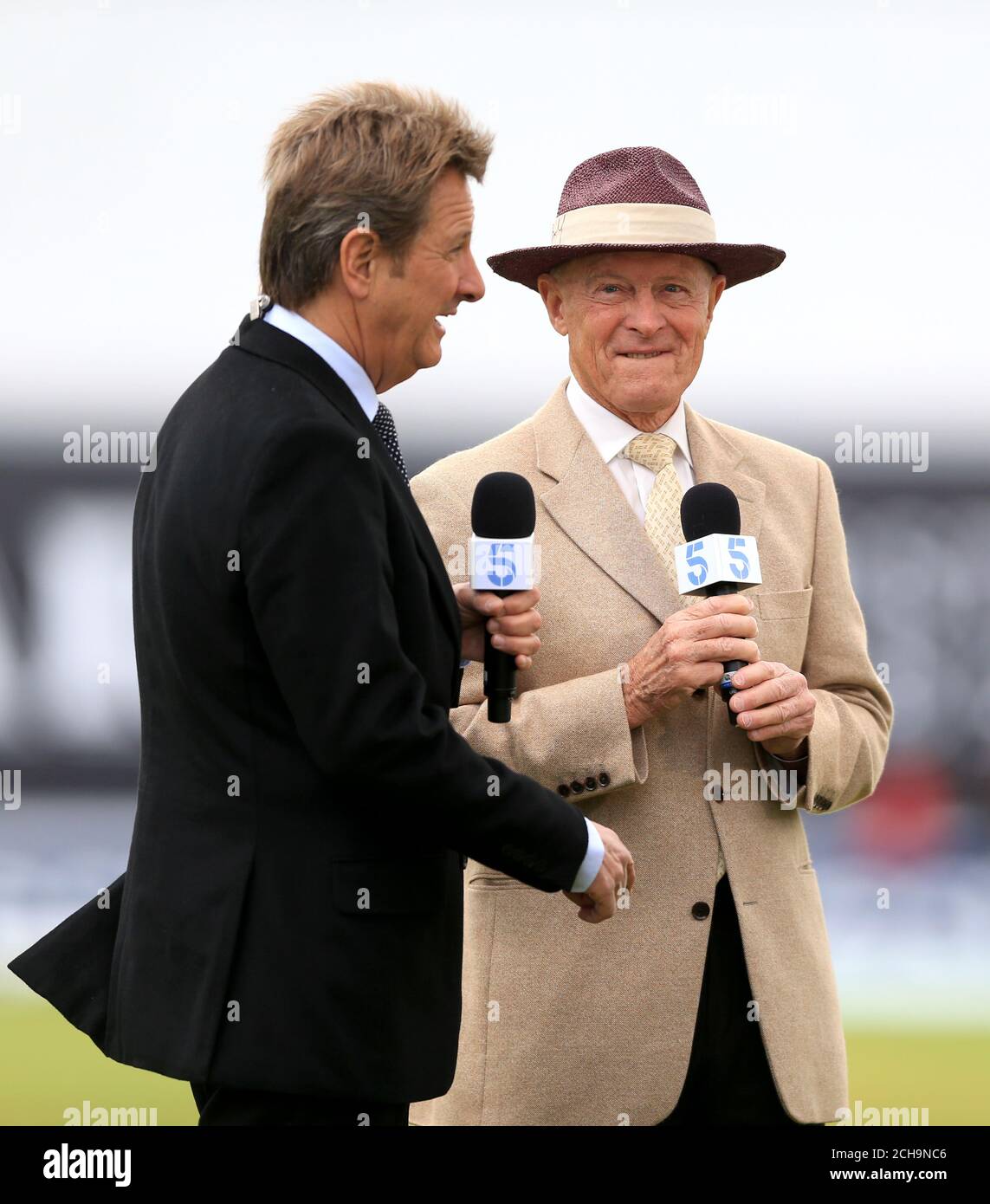 Tv presenters mark nicholas hi-res stock photography and images - Alamy