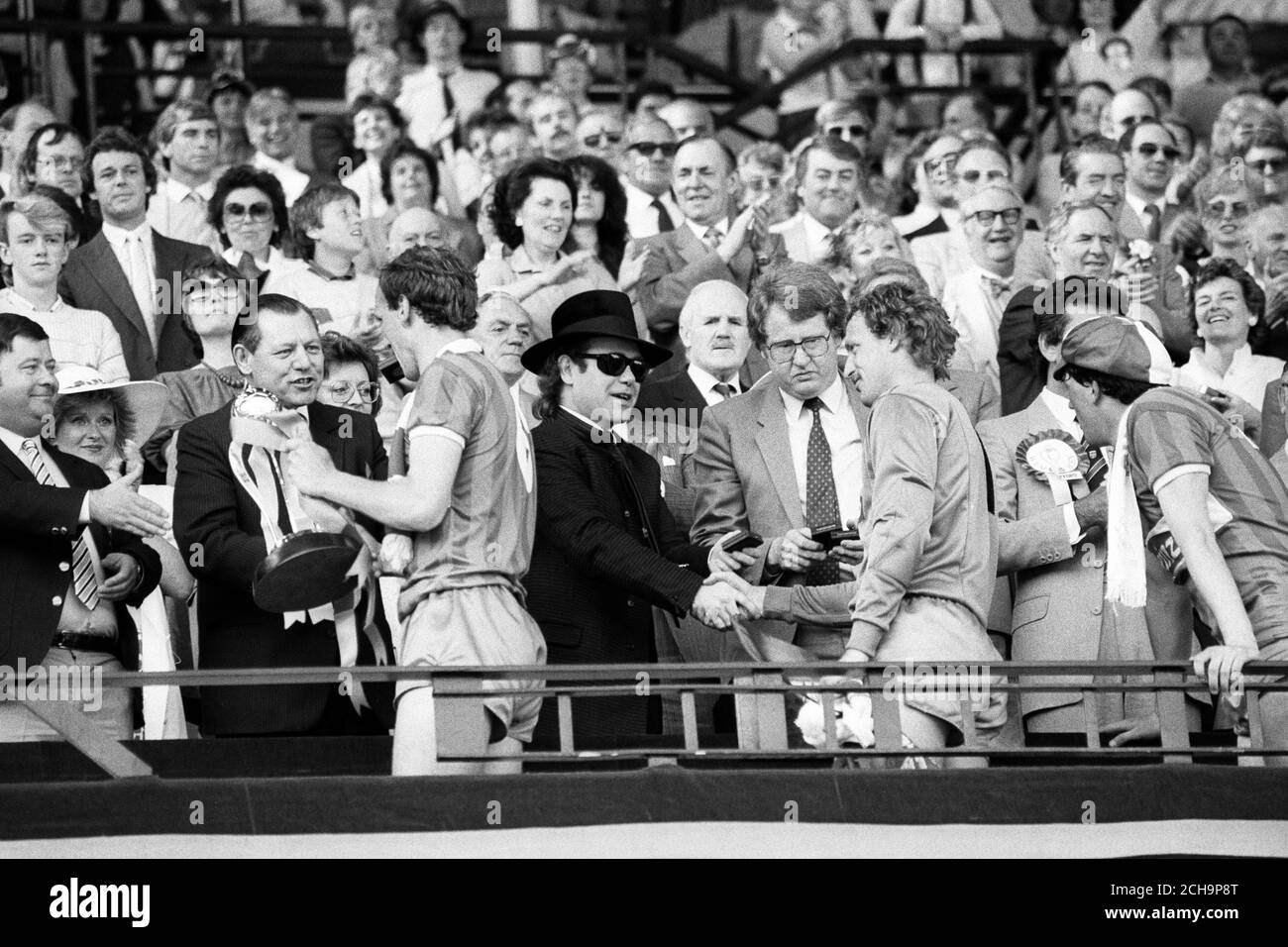 Wigan Athletic captain Colin Methven (l) holding the Freight Rover ...