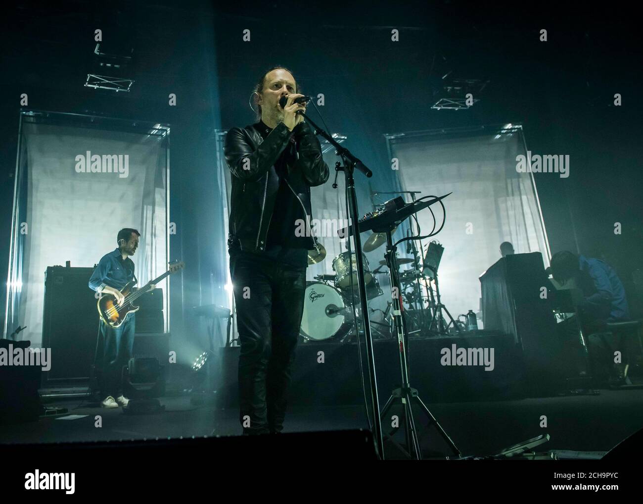 Radiohead gig roundhouse hi-res stock photography and images - Alamy