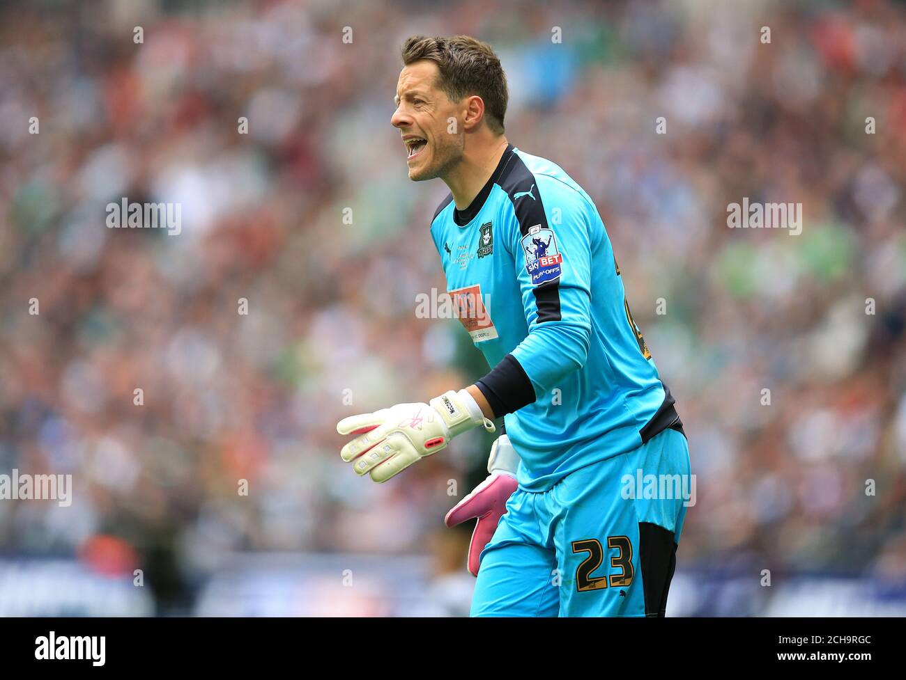 Goalkeeper luke mccormick hi-res stock photography and images - Alamy