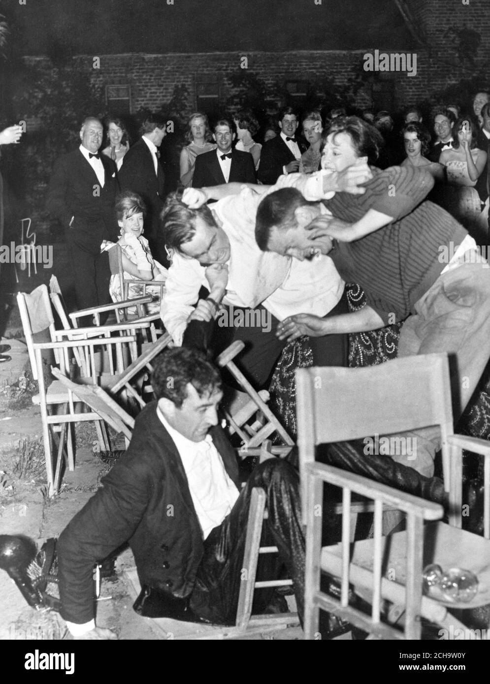 After being thrown in the swimming pool, Daily Mail photographer David ...