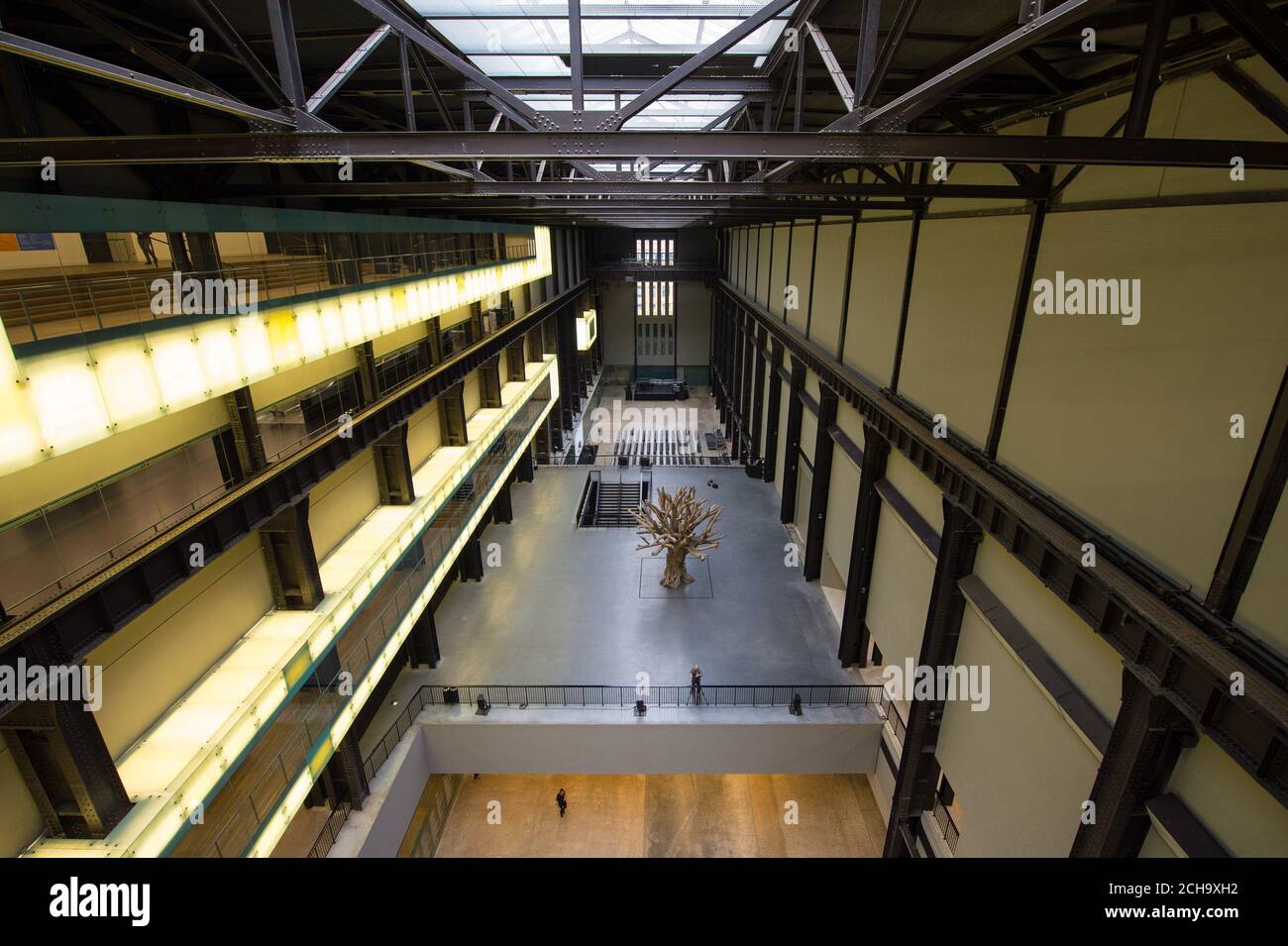 Tate modern extension hall hi-res stock photography and images - Alamy